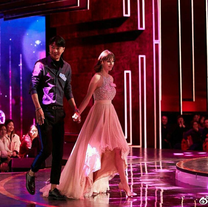 video | Colacul miresei, vedetă și peste hotare. O vloggeriță din ...