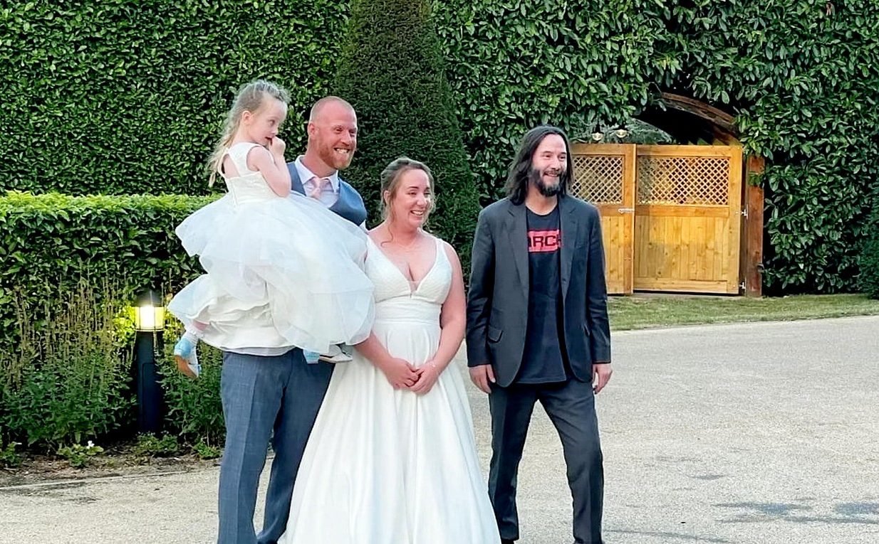 foto | Un cuplu din Anglia a avut o surpriză colosală: Keanu Reeves și ...